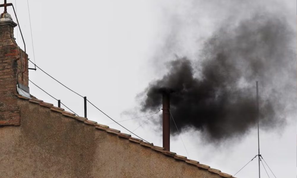 Cónclave 2025. ¡Humo negro en el Vaticano! La elección del nuevo Papa ...